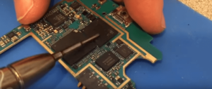 How to Save Lost Data from a Dead Phone Using Chip-Off Data Recovery ...